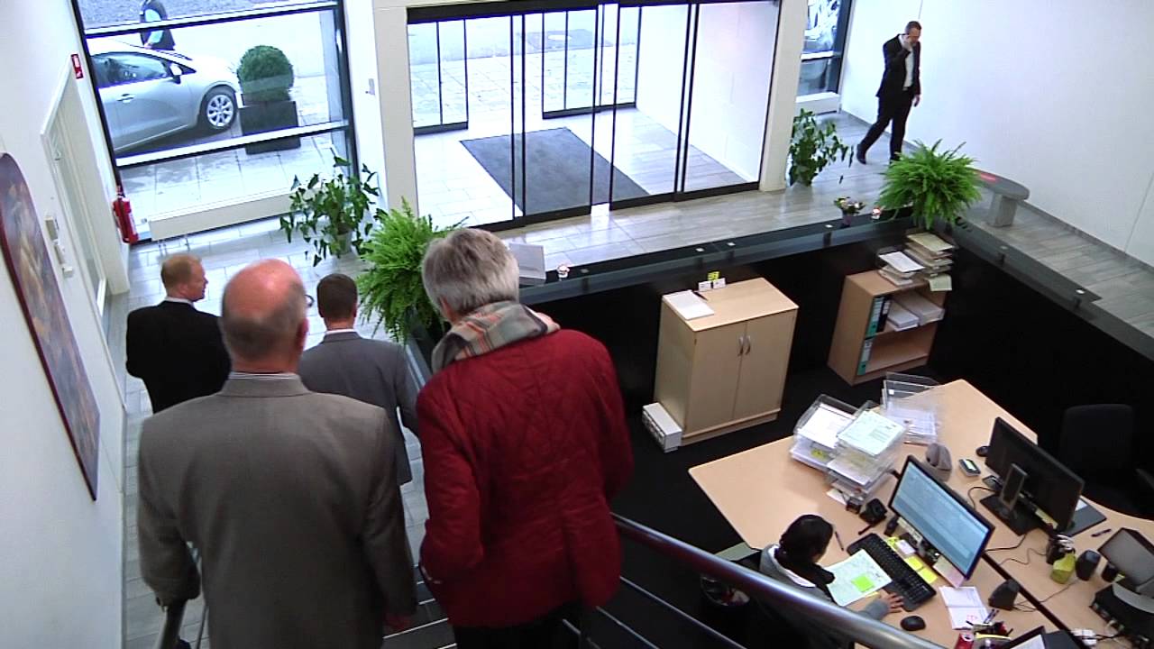 Bilforhandler Andersen & Martini trodser krisen - YouTube