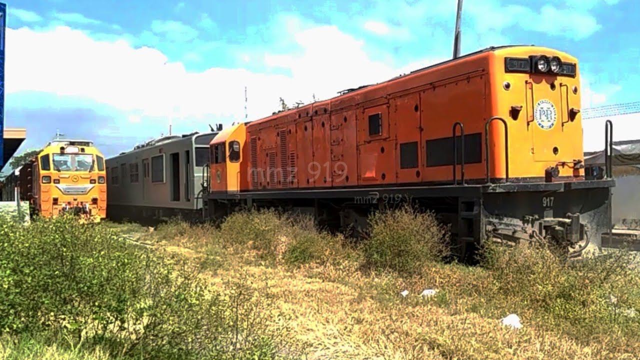 PNR DEL 921 hauling EMU 07 & DEL 917 meets DHL 9002 INKA 8301 at ...