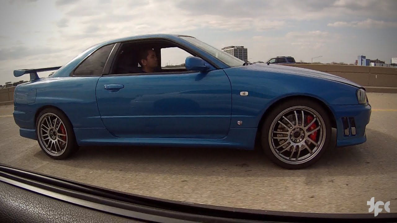 Playing With a Nissan Skyline R34 on the Highway - YouTube