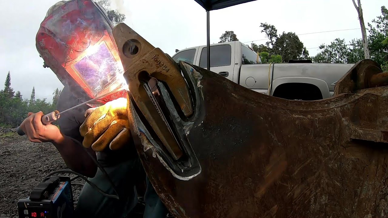 Wicked Welding of a Ripper Attachment ! - YouTube
