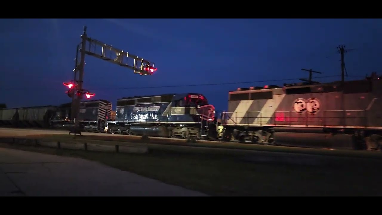 LSRC 1171, LSRC 6304, & LSRC 6305 Southbound Bridgeport - YouTube