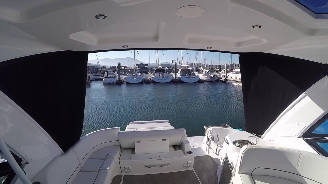 2018 Cruisers yachts 35 Express - YouTube