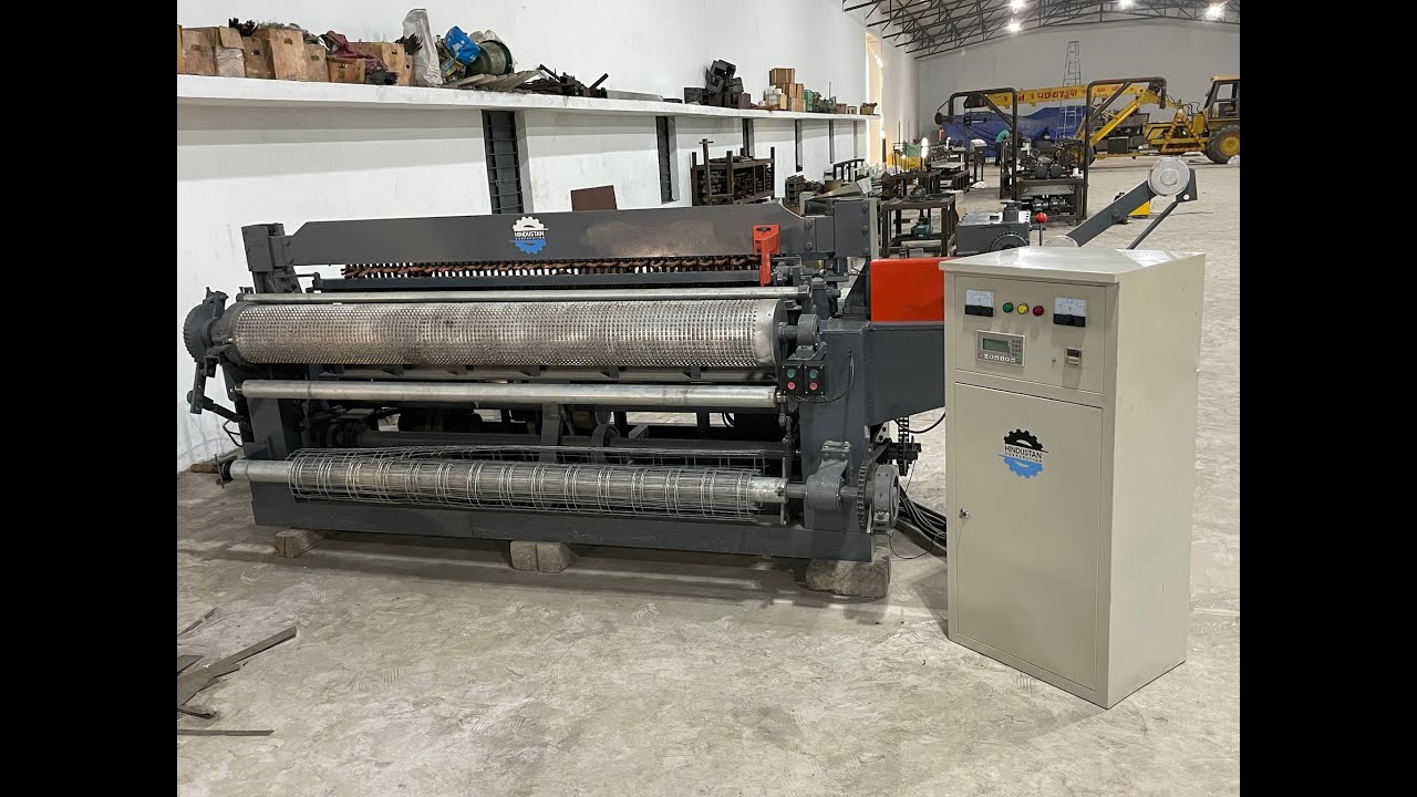 Automatic welded wire mesh fence machine. - YouTube