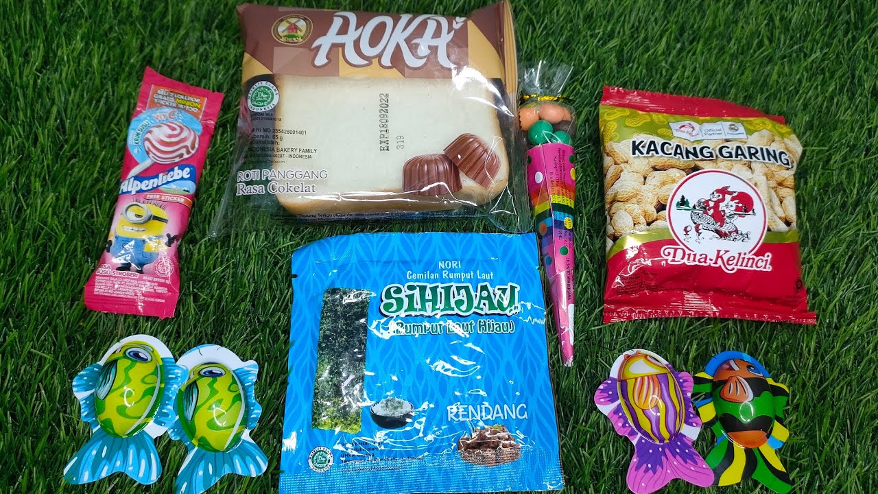 Banyak makanan permen yupi,bebek,kuda,permen,kuda poni,kinderjoy,eskrim ...