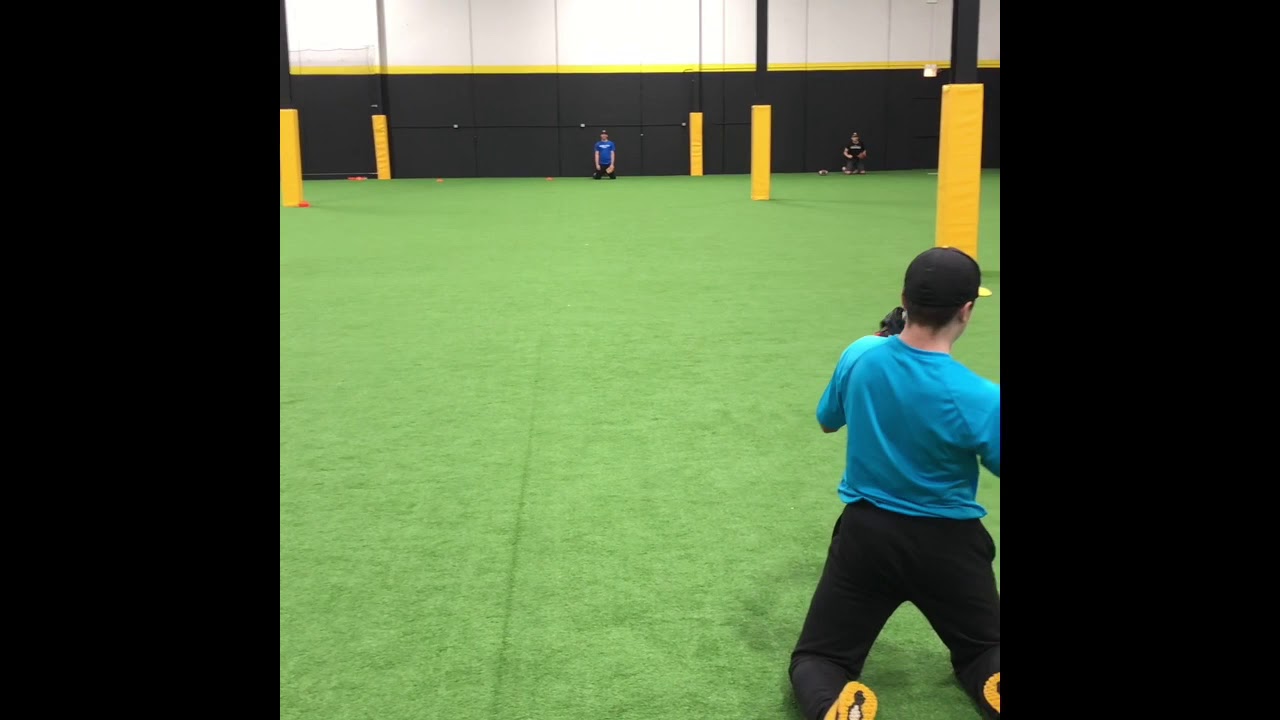 Long toss knee throws - YouTube