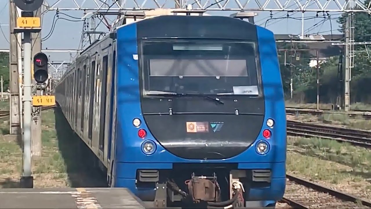 Supervia | Saída do Alstom 5000 de Deodoro - YouTube