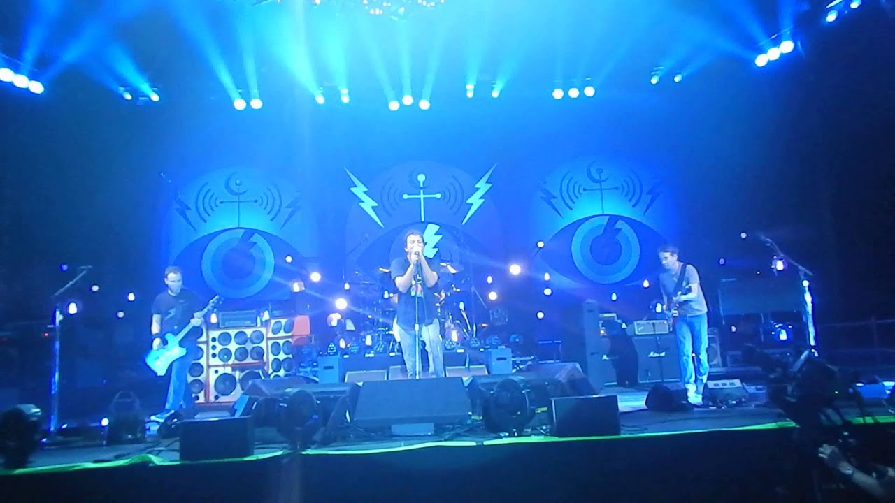 Pearl Jam - Given To Fly with Eddie Vedder on camera - YouTube