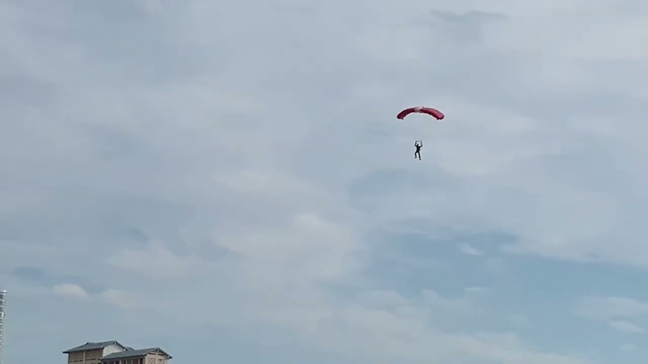 Red Lions Free-fall Jumps NDP 2022 - YouTube