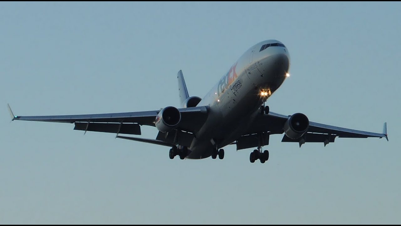 FedEx McDonnell Douglas MD-11F [N620FE] landing in PDX - YouTube