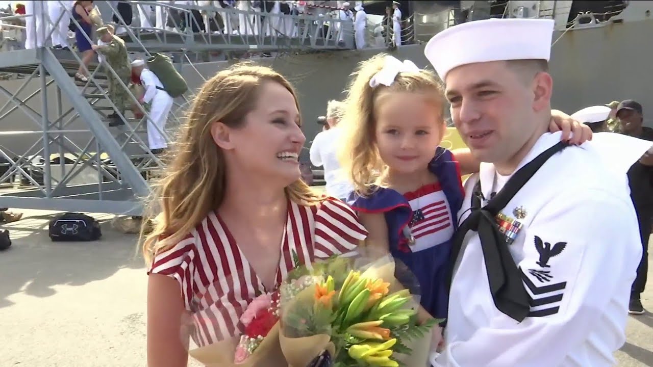 A happy homecoming for nearly 300 sailors aboard the USS Farragut - YouTube