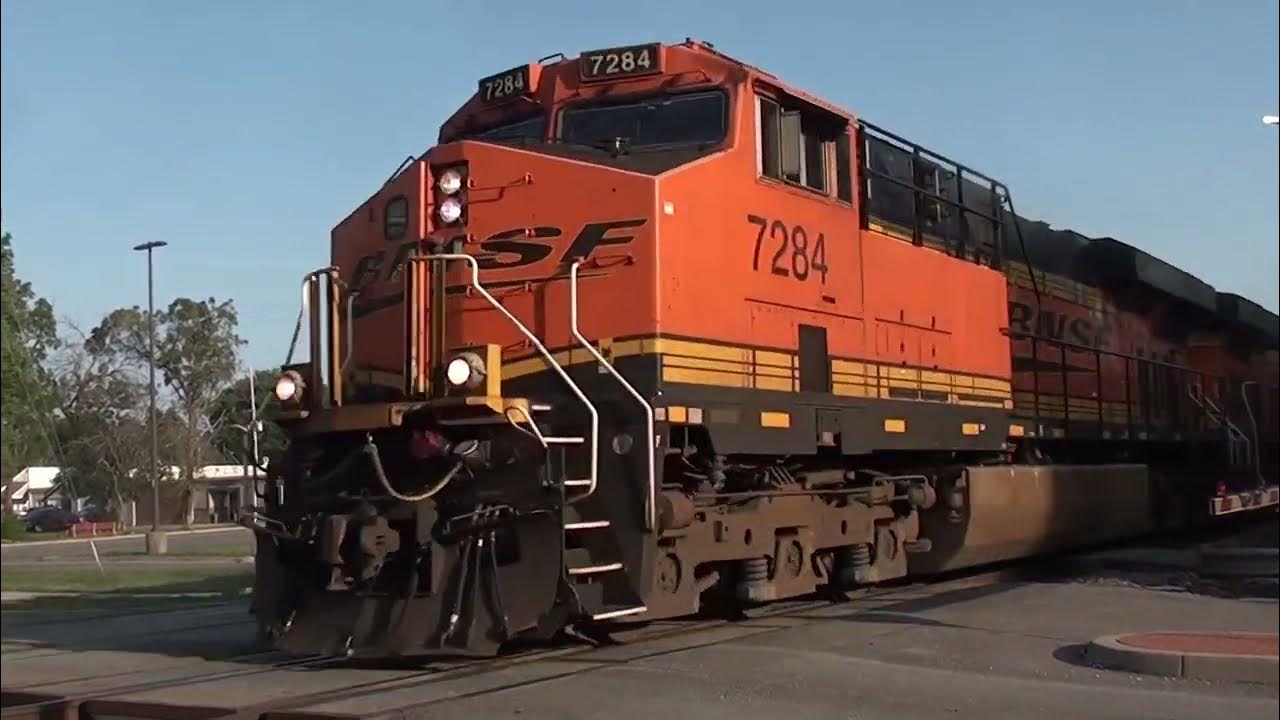BNSF #7284 Leads EB Grain Train. Olathe, KS 8/6/22 - YouTube