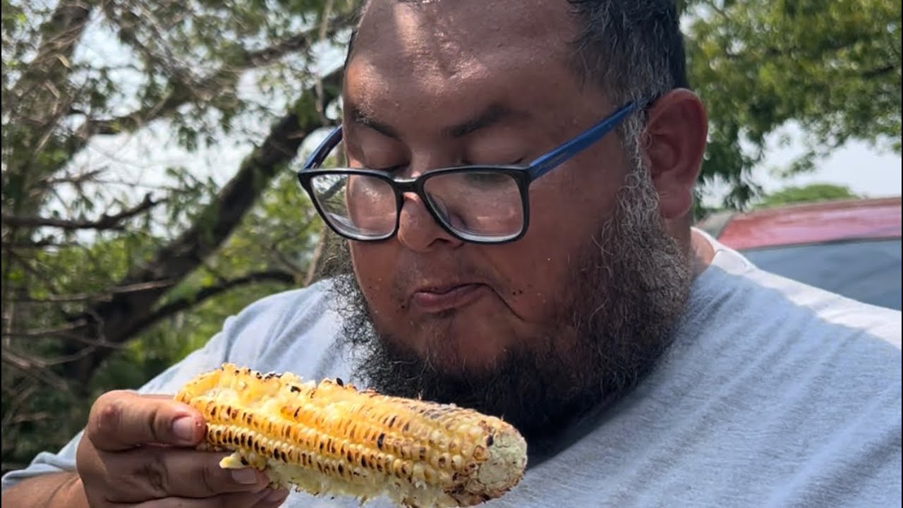 Bajando jocote y comiendo elote en vivo! - YouTube