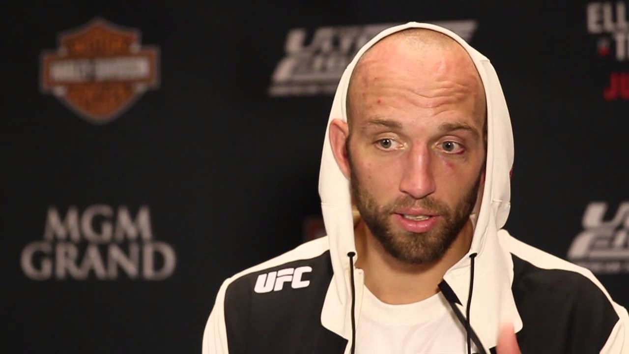 Trevor Smith at UFC TUF Finale: It's awesome being a dad - YouTube