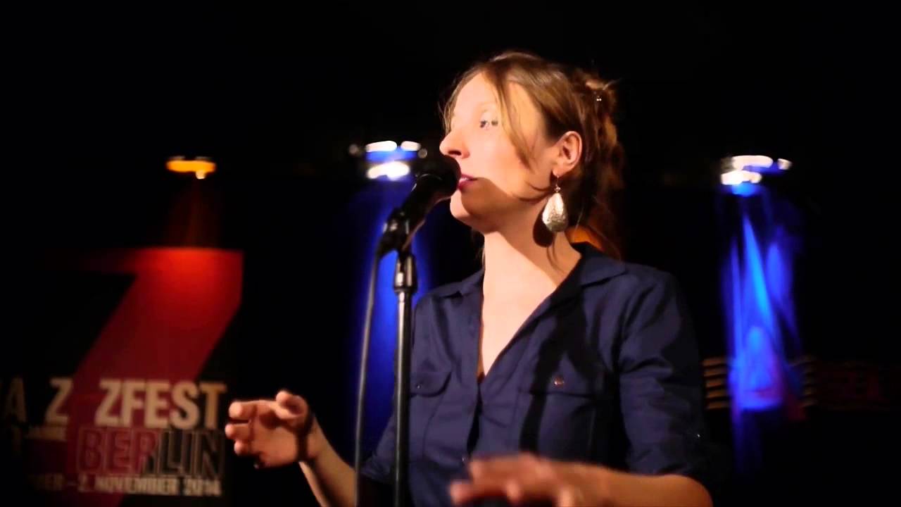 Sarah Buechi - Flying Letters - Comfort of illusions (live @ Berlin ...