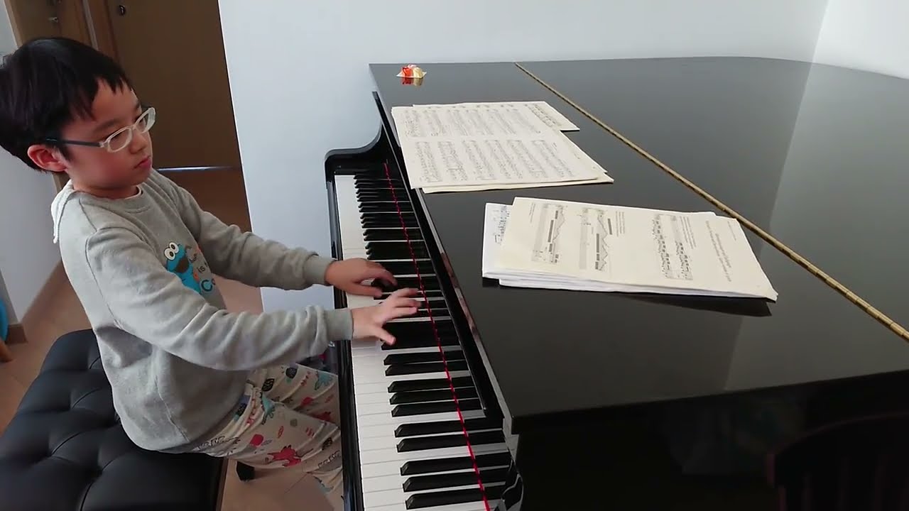 La Campanella of Liszt, by Jonah Ho (age 10) (李斯特 鐘) - YouTube