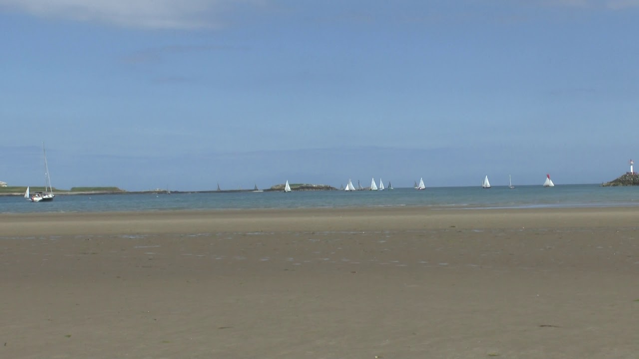 HOWTH BEACH IRELAND'S EYE THE IRISH SEA PLAŻA W HOWTH WYSPA IRELAND'S ...
