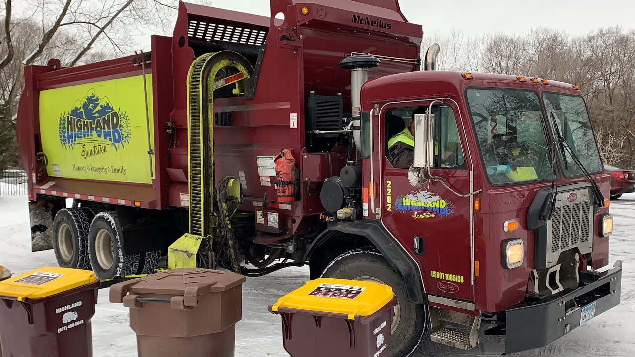 Highland Sanitation: Peterbilt ZR Garbage Truck - YouTube