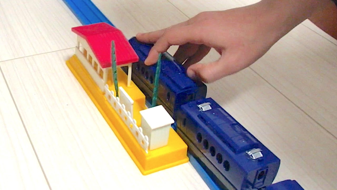Plarail Basic Train Set by Takara Tomy | Layout Two | The Train Station ...