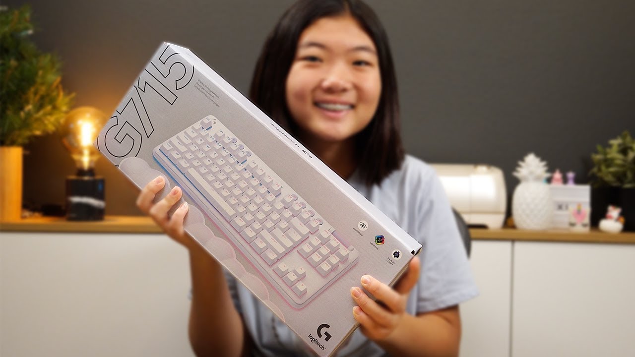 Unboxing the Logitech G715 Keyboard - YouTube