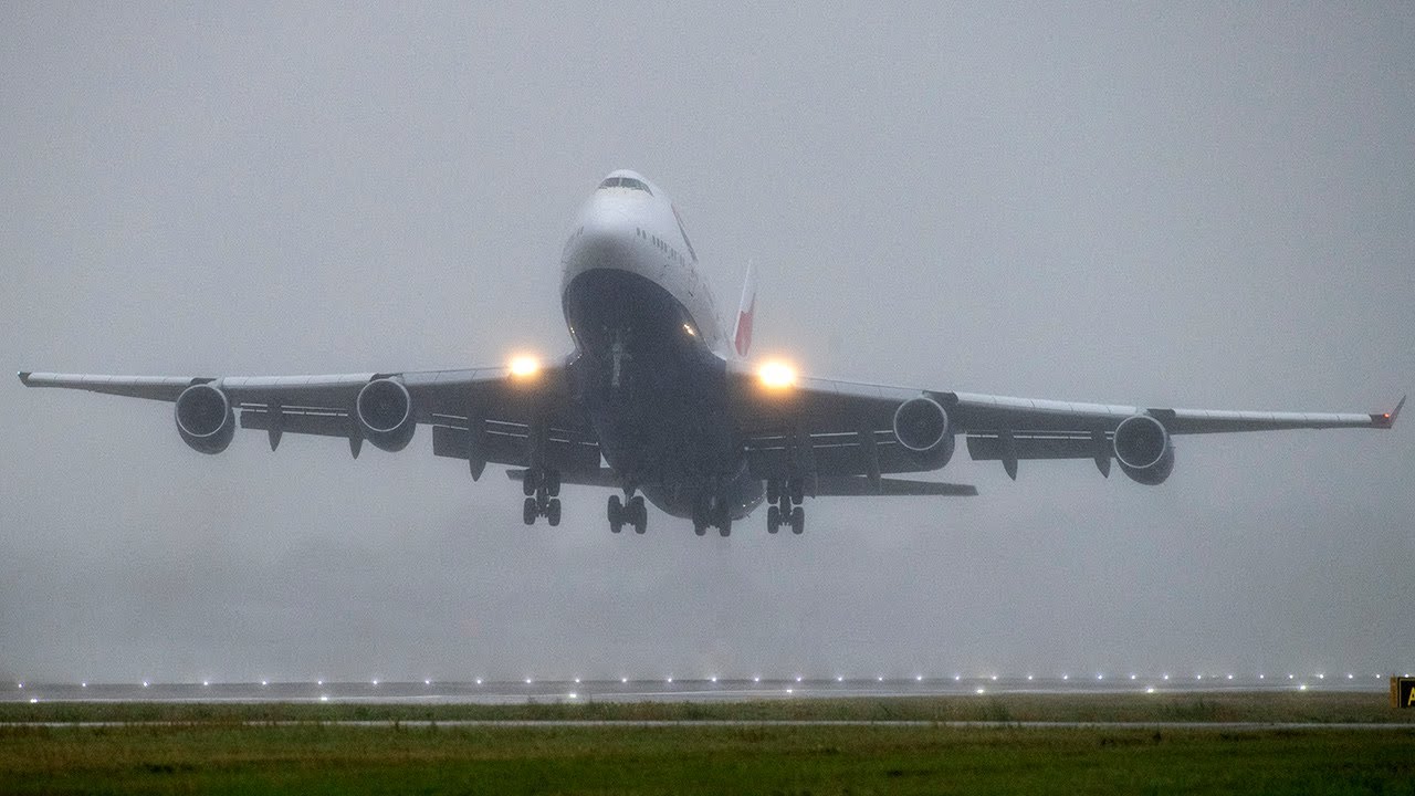 British Airways' last Boeing 747 departs for final time - YouTube