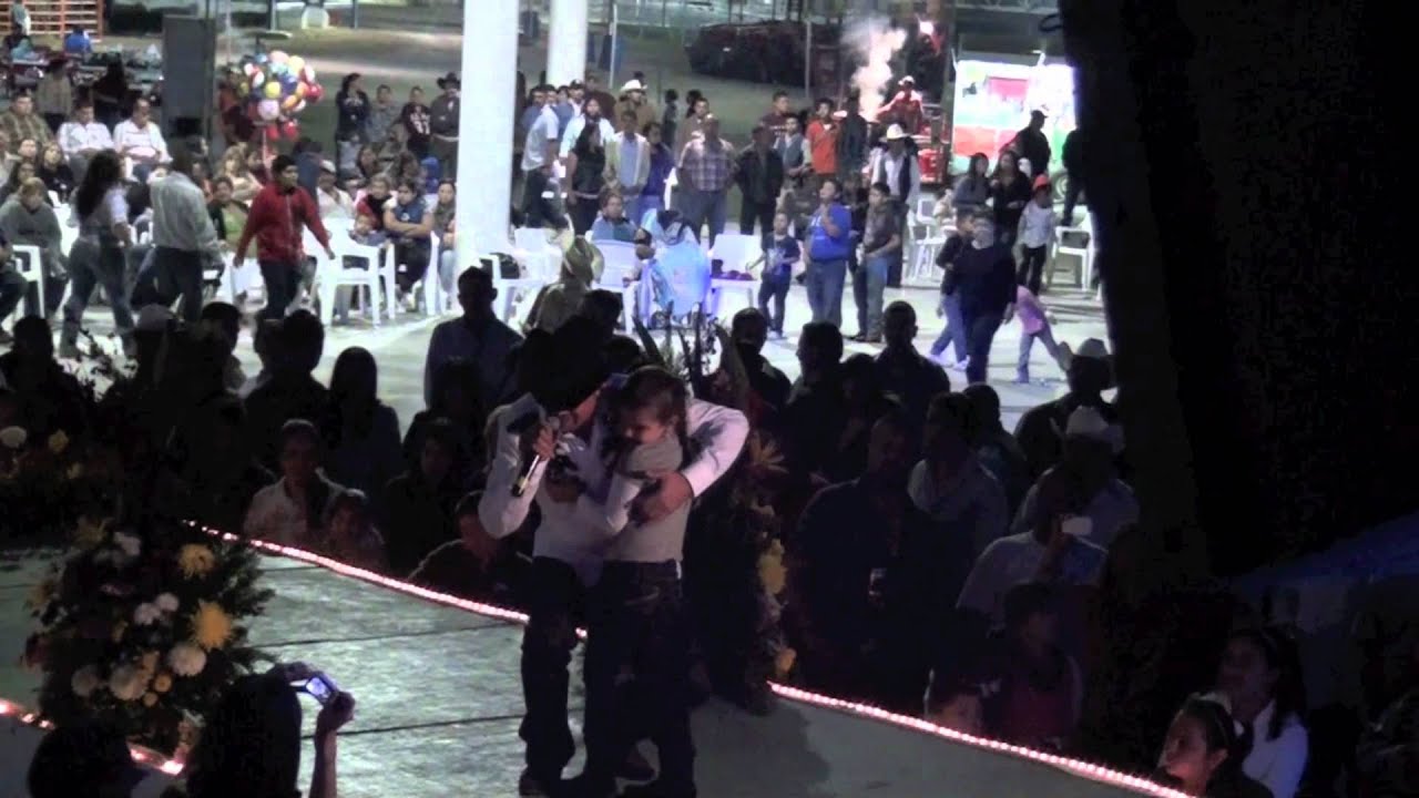 RIGO MARROQUIN Y SU BANDA TERRONES '' DOS BOTELLAS - YouTube Music