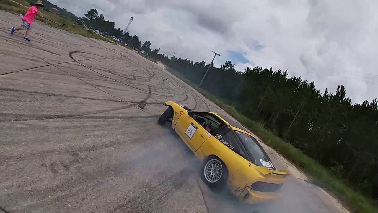 Chasing drift cars with an FPV drone. - YouTube