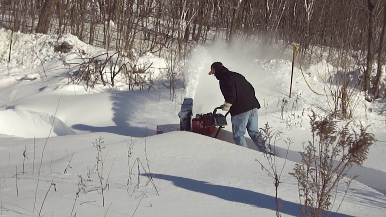 QMRS,,,snowblower in deep snow tues dec 13,,2016 - YouTube