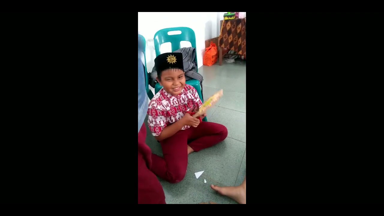 Tugas keterampilan membuat hiasan dengan lambang HW (Hizbul Wathan ...