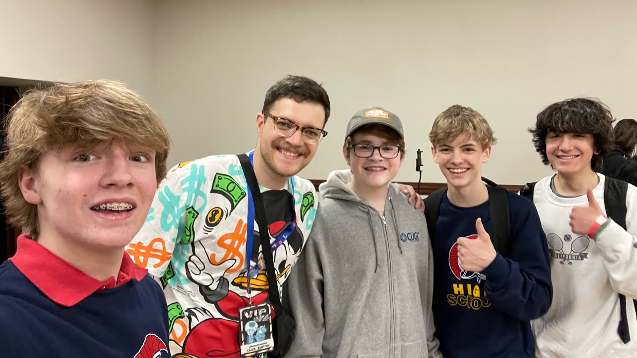 We Met Phoenix Resale?! | GAMER CON VLOG!!! - YouTube