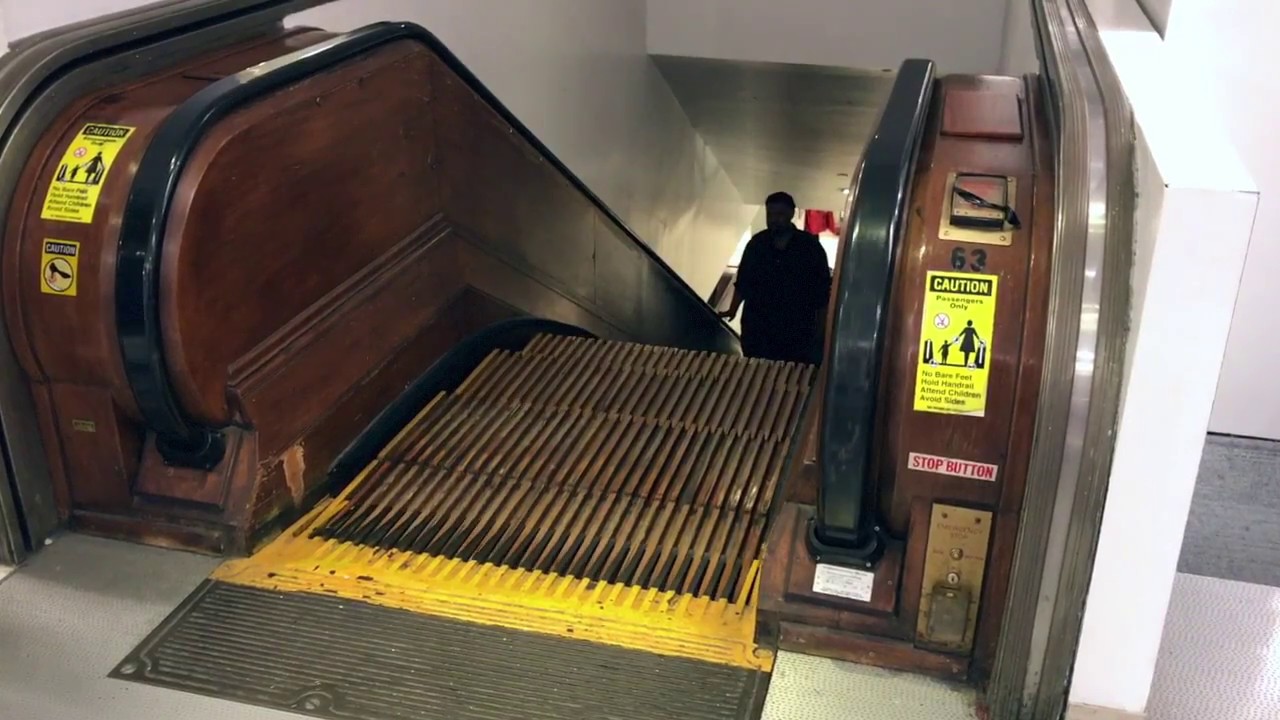 Wooden Escalator Otis L-type at Macy's NYC Herald Square - YouTube