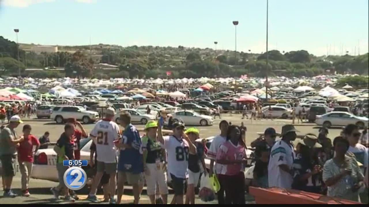 Football fans at Pro Bowl urge keeping game in Hawaii - YouTube