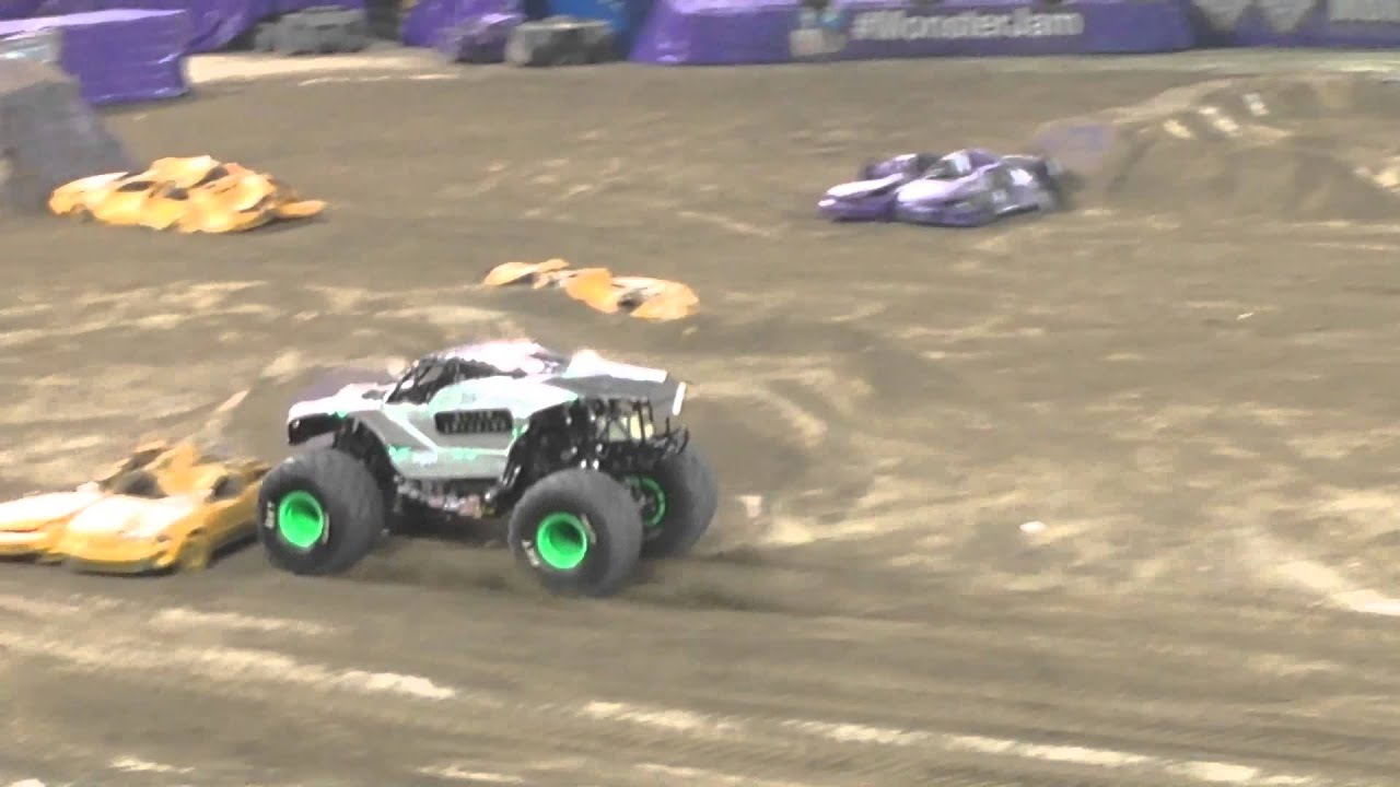 Alien Invasion Freestyle Monster Jam 2016 Toronto - YouTube