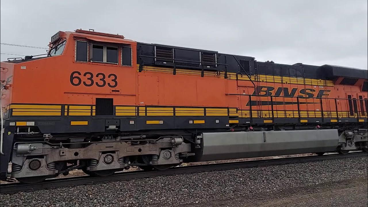 Northbound BNSF empty with EXECUTIVE MAC unit #9800. BNSF #5845, #6333, & #5956. - YouTube