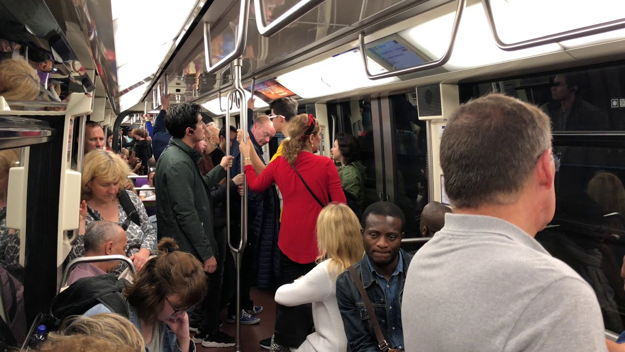 Crowded Paris Metro - YouTube