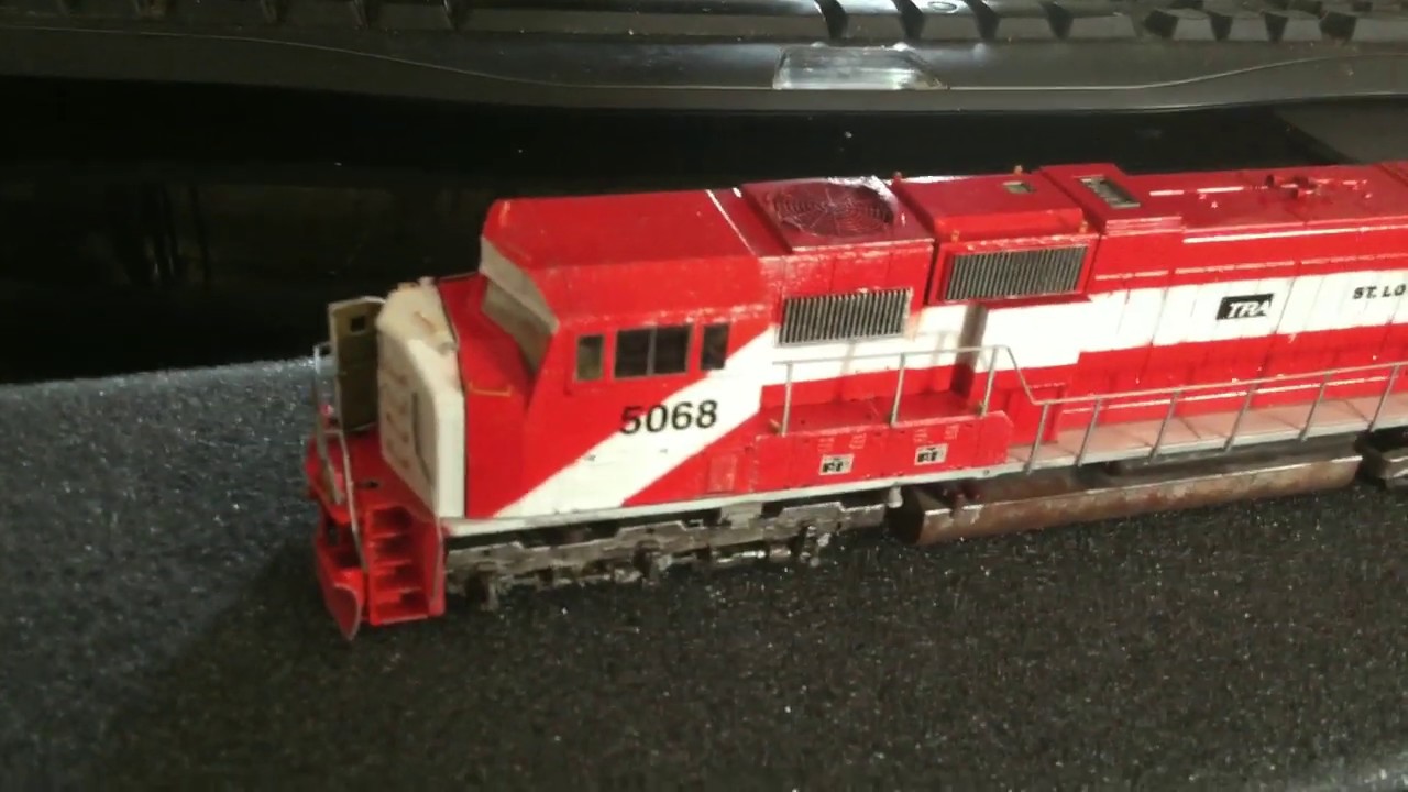 Athearn Genesis sd75i - YouTube