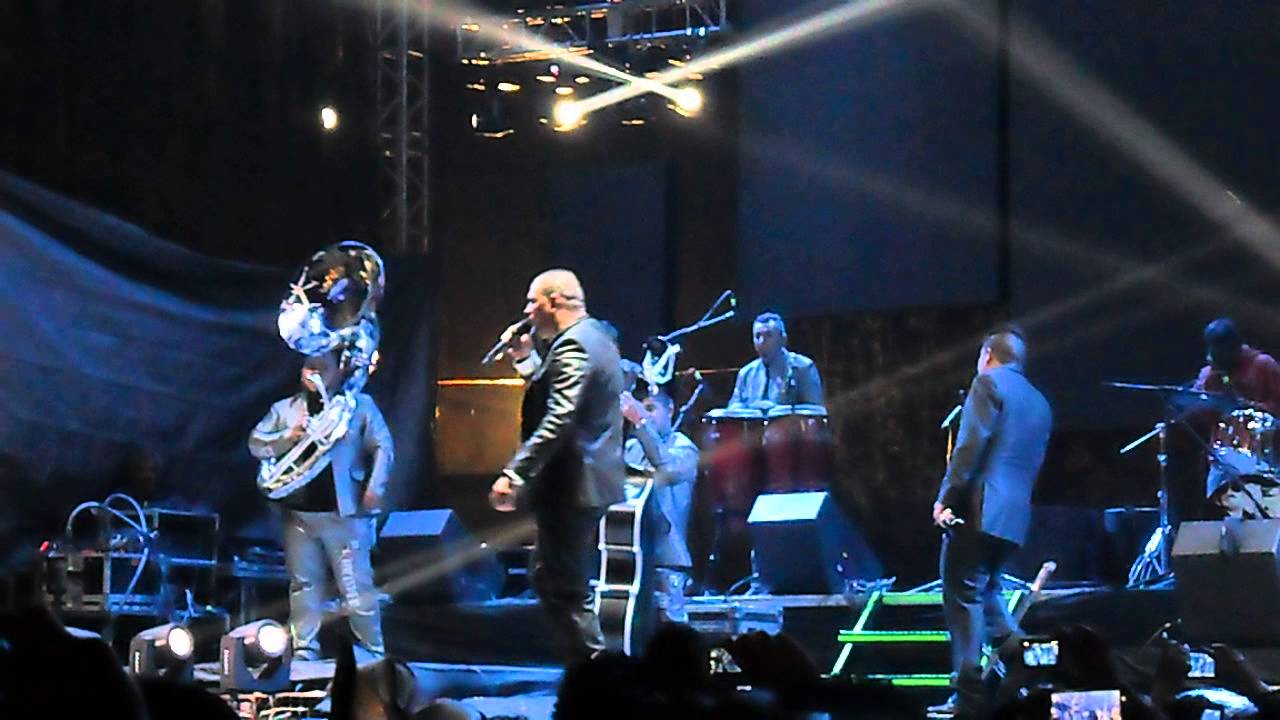 El Komander - Descansa mi amor (Rodeo Texcoco 2014) - YouTube