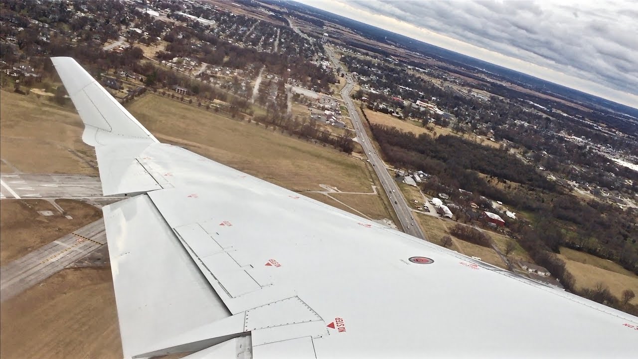 Cloudy Joplin Takeoff – American Eagle – Bombardier CRJ-700 – JLN ...