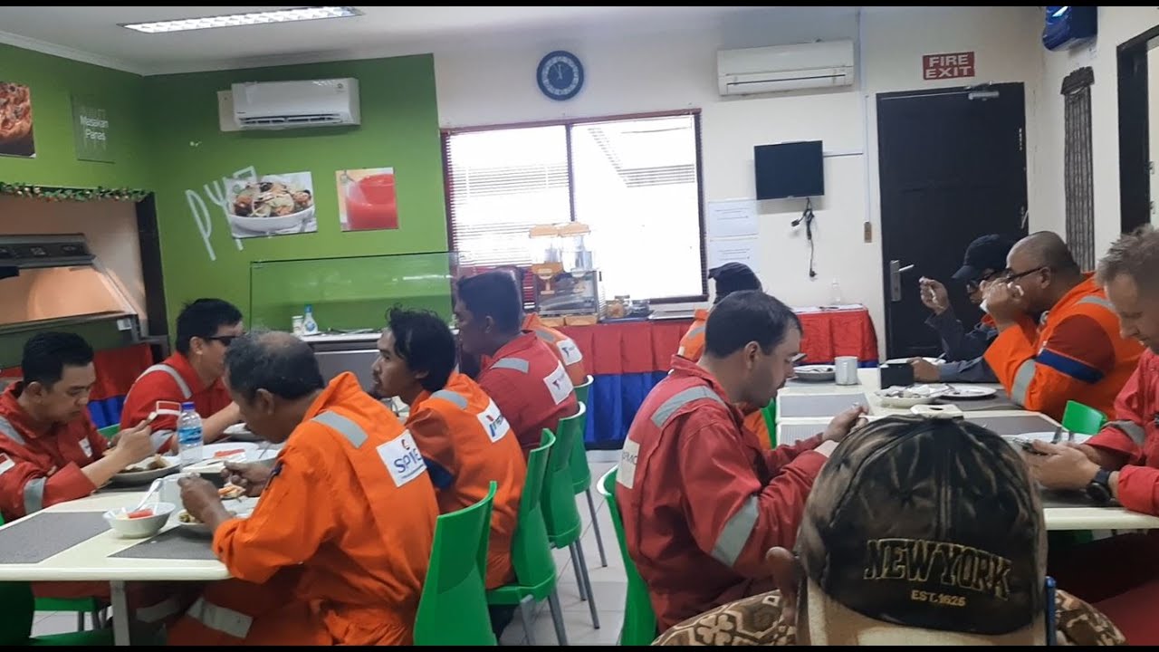 GREAT MOMENT LUNCH TIME - UNER TEAM (SSV RIG CATARINA) - PTK SHORE BASE ...