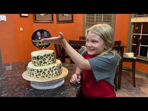 Cooking with Lanie - Morgan Wallen Cheetah print cake