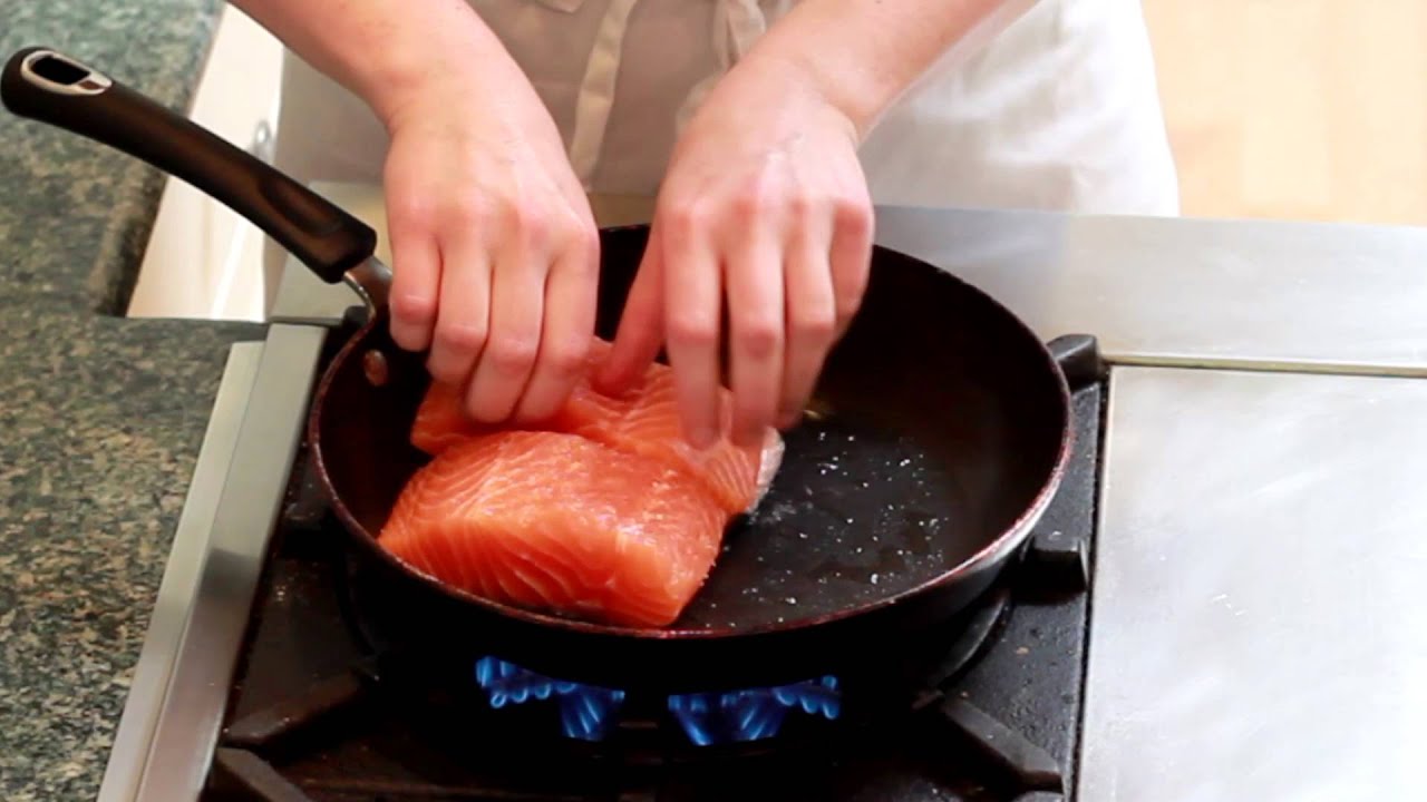 Salting proteins (meat, fish, chicken, etc) - YouTube