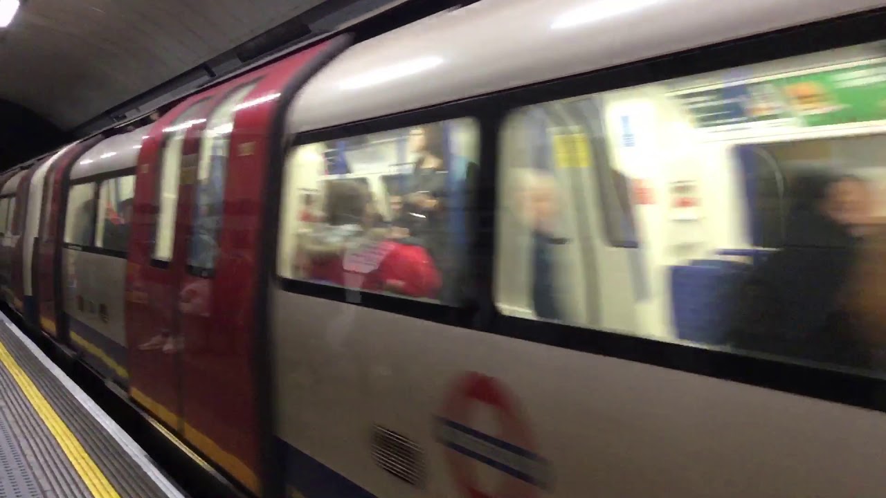 Northern Line 1995 stock arrives at Euston - YouTube