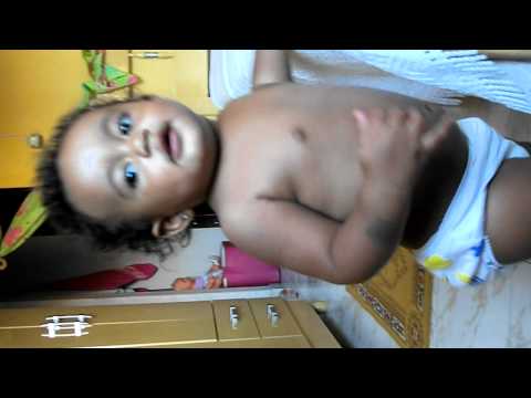LARA dançando funk (Os Hawaianos-Taradas Cheguei)