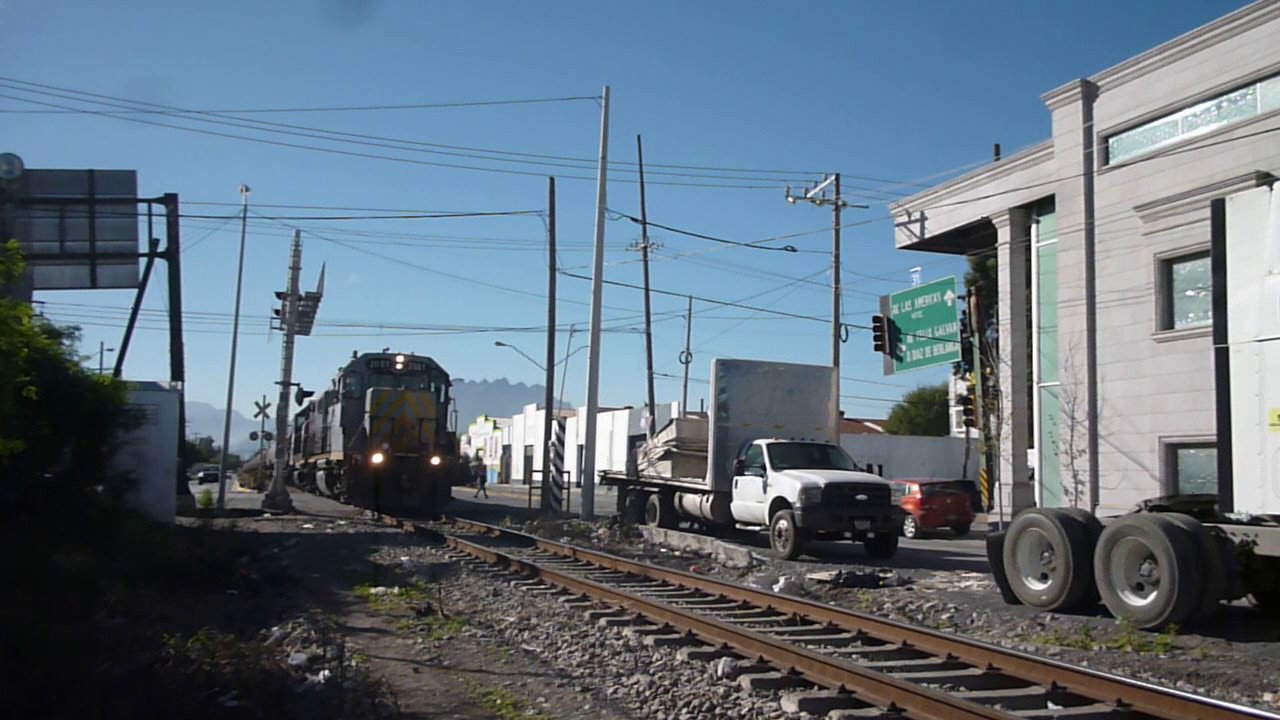 KCSM GP38-2 #2051 y #2091 - YouTube