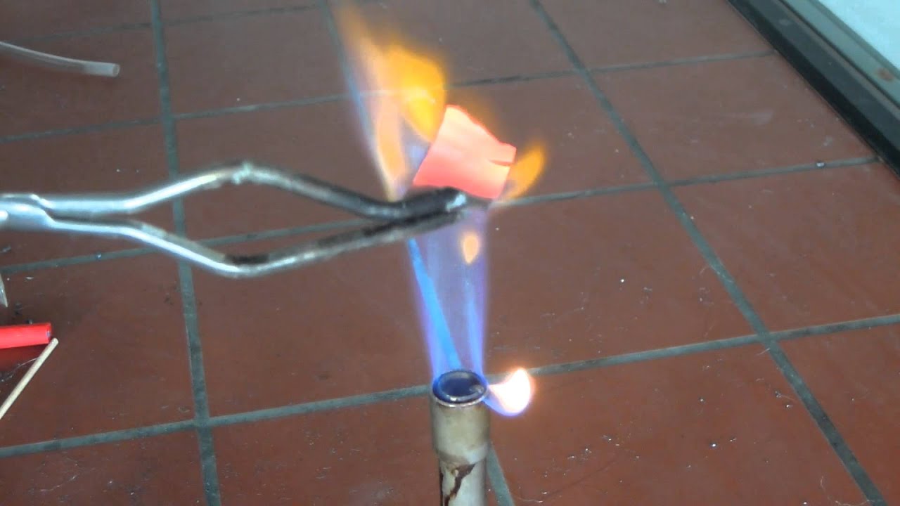 Chemieversuche: Durchglühen von Kupfer - Oxidation von Kupfer - YouTube