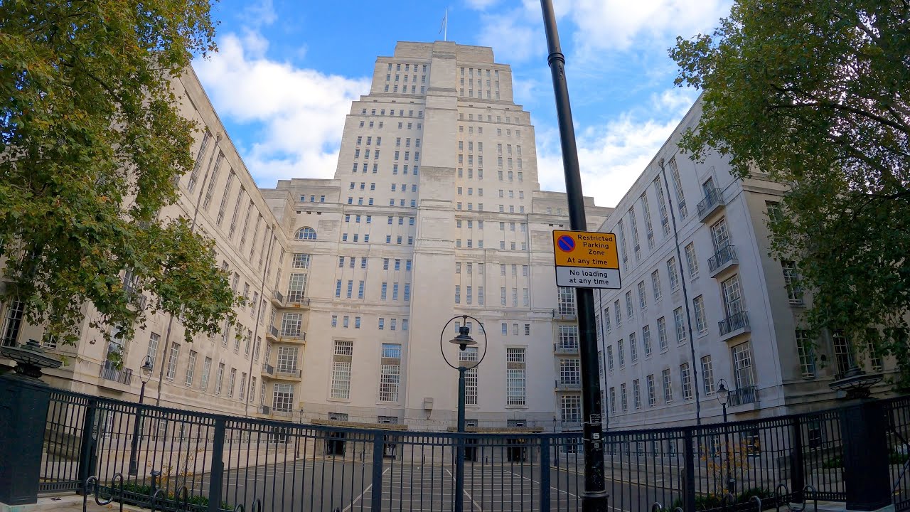 London walk | RUSSELL Square, Senate House to Tottenham Court Road ...