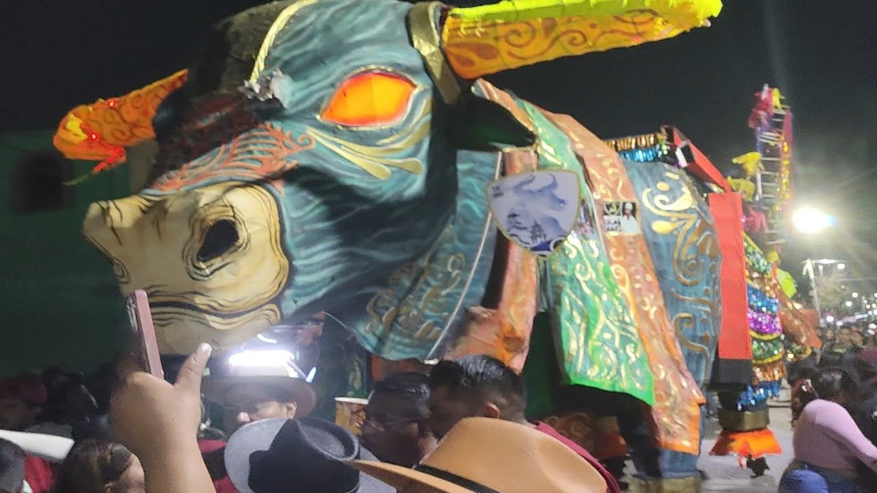 UN POCO DEL RECORRIDO DE TOROS MONUMENTALES EN TULTEPEC ESTADO DE ...