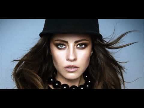 Derya Uluğ - Aşk Amansız Bir Haindir