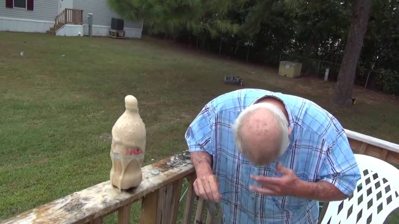 Diet Coke & Mentos Explosion! - YouTube