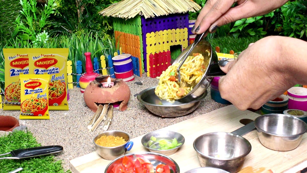 Mini Masala Maggi Noodles with Vegetables / Miniature Best Maggi ...