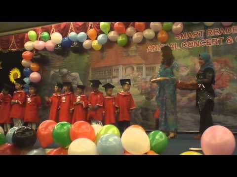 Convocation Smart Reader Kak Yong / Sha Sha / Nur Fairuz Fashahah Year 2012 : Minute 2.50